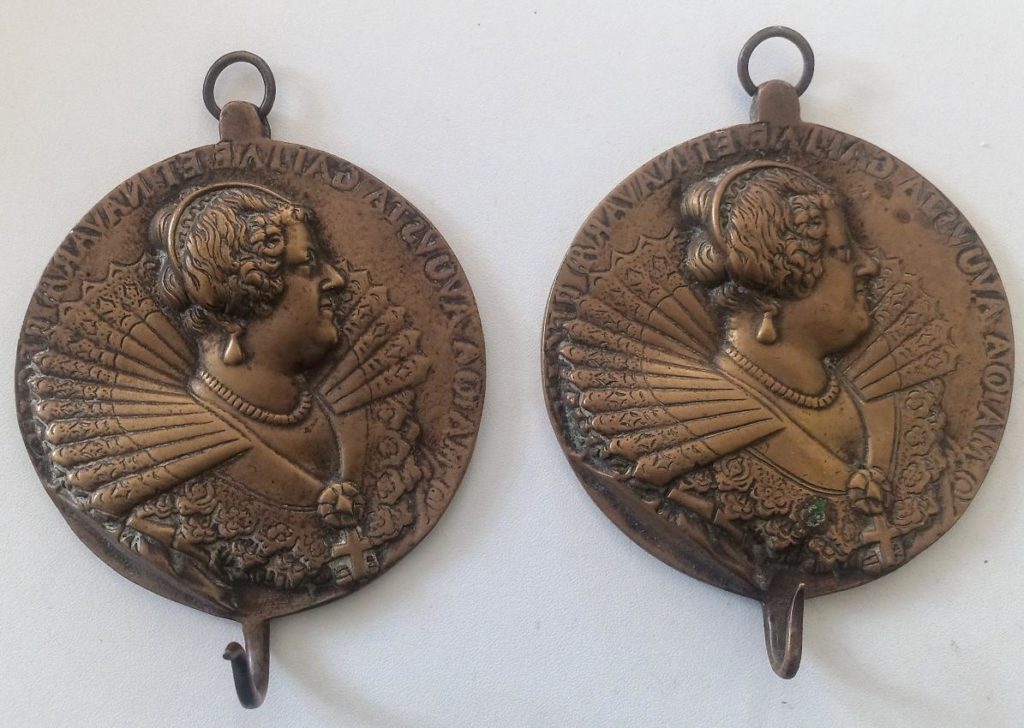 Paire de médaillons patères à l’effigie de Marie de Médicis – Ø 9,1 cm ...